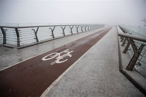 Пішохідно велосипедний міст у Києві відновили після ракетного удару — Кличко Chas News