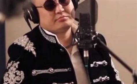 Дуучин Т Дэлгэрмөрөнд туслах “Сайхан наадаарай” тоглолтод урьж байна