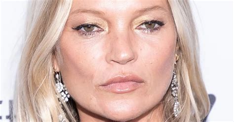 Kate Moss Ans Dans Une Robe Transparente Sans Soutien Gorge A