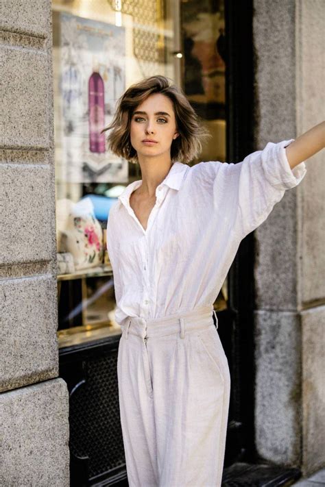 Emely Borsody Scrolller