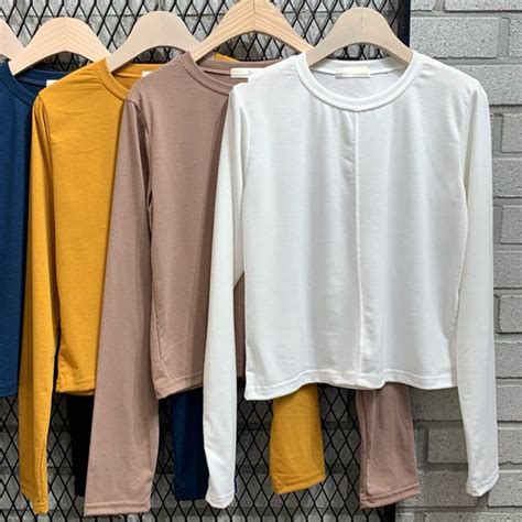 절개 크롭티셔츠가운데절개중앙절개절개티셔츠크롭티숏기장짧은기장긴팔티셔츠긴소매흰색화이트검정기본티라운드넥