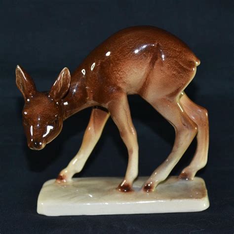 Порцелянова статуетка на підставці оленя — ціна 750 грн у каталозі Статуетки Купити товари