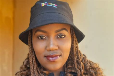 Umfuyi Wesifazane Ulandela Igama Lakhe Lobubhunu Umbele Online