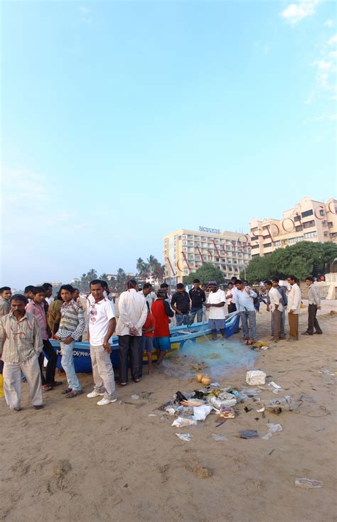 Juhu Beach In Lunchtime Magu Bee At Worlds End