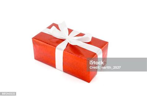 빨간 선물 상자 흰색 리본을 사용 하 여 크리스마스와 새 해 휴일 다른 흰색 배경에 고립 리본에 대한 스톡 사진 및 기타 이미지 리본 백인종 나비매듭 Istock