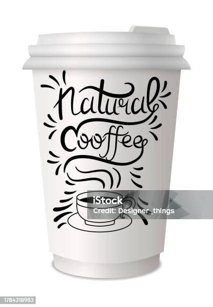 일회용 컵에 글자를 새기는 커피 글자 엠블럼은 텍스트를 따옴표로 묶습니다 뜨거운 거리 음료 골판지 포장 플라스틱 또는 종이 캡 다양성 트렌디하고 밝은 그래피티 스타일 거리에