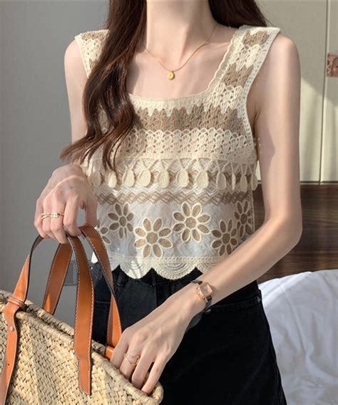 포앤바이앤 시즌오프 세일 빠른 출발 그린 크로셰 민소매 크롭탑 스퀘어넥 슬리브리스 스트라이프 플라워 레이스 슬림핏 숏 짧은 나시탑 복고풍 레트로 손뜨개 트렌디