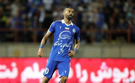 ببینید درگیری رامین رضاییان با یکی از عوامل استادیوم‌ به خاطر برخورد