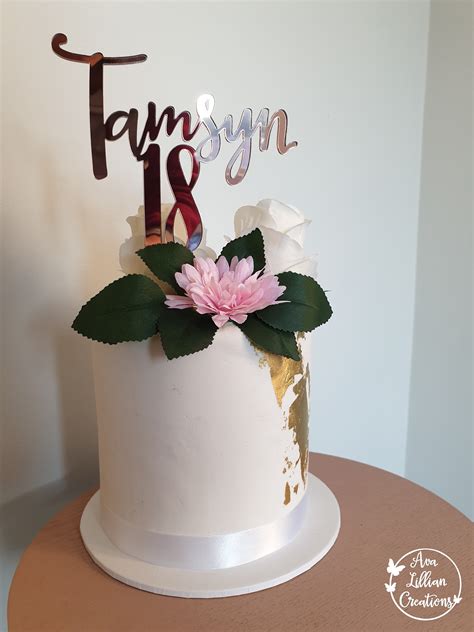 Flowing Script Font Topper