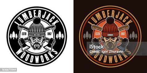니트 모자를 쓴 벌목꾼 머리와 교차 도끼 벡터 둥근 엠블럼은 흰색과 화려한 두 가지 스타일의 검은 색입니다 개체 그룹에 대한