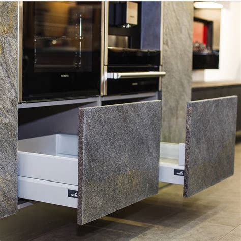 Мебельные фасады из каменного шпона Фото