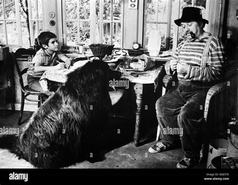 DER JUNGE MIT DEM GROßEN SCHWARZEN HUND / DDR 1986 / Hannelore Unterberg Filmszene mit NIELS ...