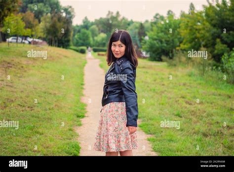 Modello Dai Capelli Neri Immagini E Fotografie Stock Ad Alta Risoluzione Alamy