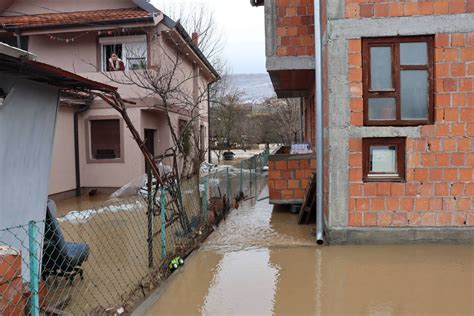 Канцеларија за КиМ On Twitter Помоћници директора Канцеларије за КиМ обилазе поплављена