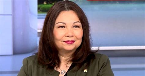 Illinois Sen Tammy Duckworth Introduces Bill To Get Travelers To Airport On Time Cbs Chicago