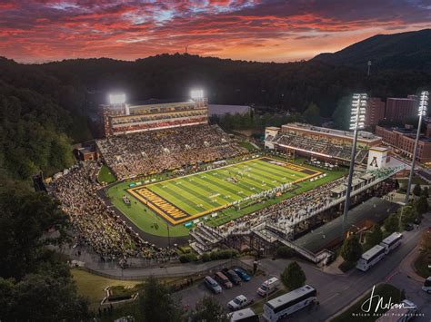 The 25 Best College Football Stadiums Artofit
