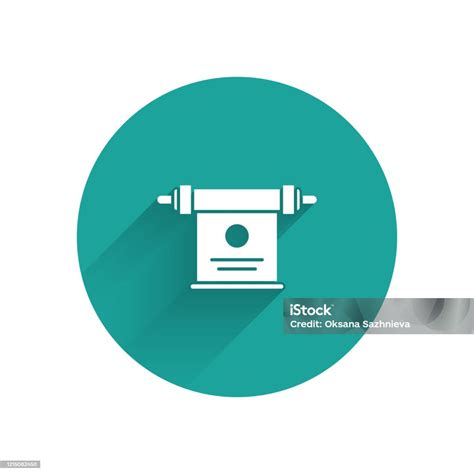 긴 그림자로 격리 된 화이트 매직 스크롤 아이콘입니다 법령 종이 양피지 스크롤 아이콘 녹색 원 버튼입니다 벡터 일러스트레이션 0명에 대한 스톡 벡터 아트 및 기타 이미지