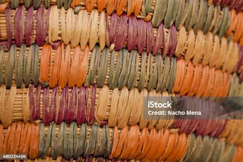 다채로운 고리 버들 세공 바구니 배경입니다 나무 고리 버들 세공 질감 배경 올랐다 고리 버들 세공 수 제 바구니 텍스처입니다 0명에 대한 스톡 사진 및 기타 이미지 Istock