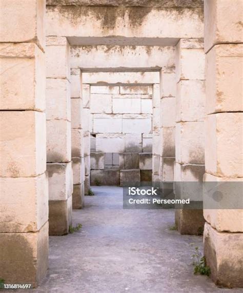 밀실 공포증과 밀실 공포증 사람들에 관련된 개념에 대한 미로 관점 갇힌에 대한 스톡 사진 및 기타 이미지 갇힌 건축 공포증 Istock