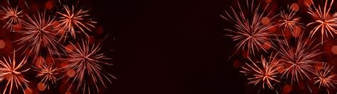 새해 복 많이 받으세요 축제 실베스터 배경 파노라마 인사말 카드 배너 긴 어두운 검은 밤에 붉은 불꽃 놀이와 보케 빛 불타는 듯한에 대한 스톡 사진 및 기타 이미지 Istock