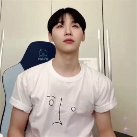 웃을 때가 아님 Youtube