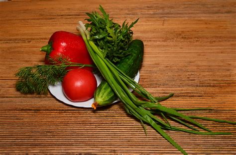 신선한 야채에 어두운 배경 토마토 달콤한 고추 녹색 오이 0명에 대한 스톡 사진 및 기타 이미지 0명 건강한 생활방식 건강한 식생활 Istock