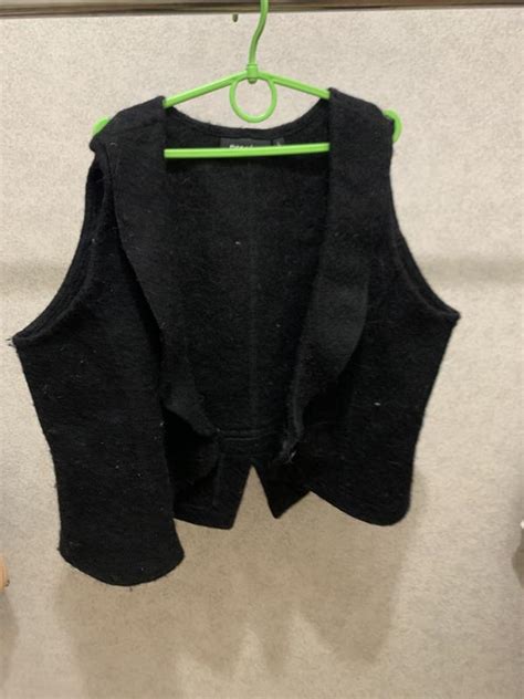 Желетка — ціна 30 грн у каталозі Жилети Купити жіночі речі за доступною ціною на Шафі Україна