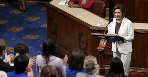 펠로시 이젠 새로운 세대의 시간” 미 민주당 지도부서 퇴진