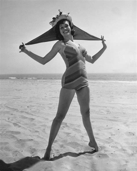 9 Hot New Mary Tyler Moore Bikini Pics