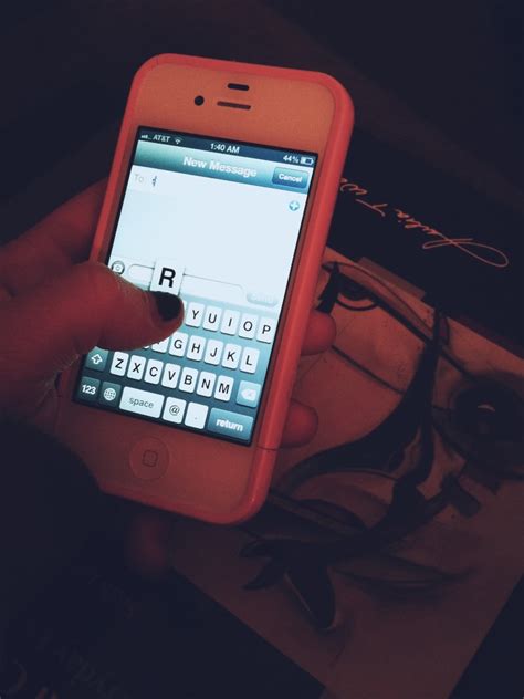 The Dangers Of A Texting Relationship The Chimes