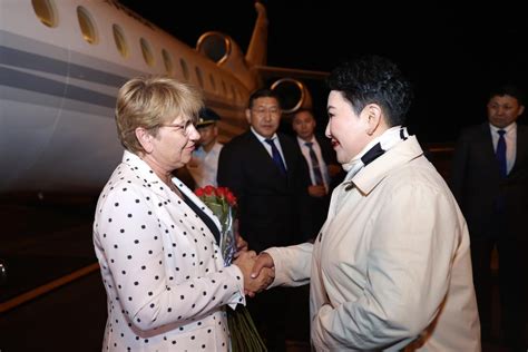 Швейцарын Холбооны Улсын Ерөнхийлөгч Виола Амхерд Монгол Улсад төрийн айлчлал хийхээр хүрэлцэн ирлээ