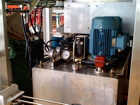 Synchronous Lifting And Pushing System For Self Elevating Cantilever