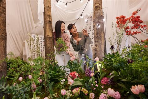 스타필드 별마당 도서관 봄의 정취 먼저 만끽할 수 있는 도심 속 힐링 정원으로 변신 뉴스탭