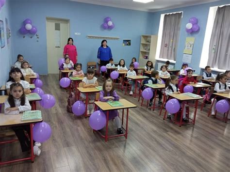 თბილისის N118 სკოლის I კლასის მოსწავლეებს პედაგოგმა ეკატერინე