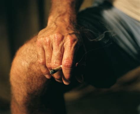Learn How To Roll A Roach To Maximize Your Joints Herb