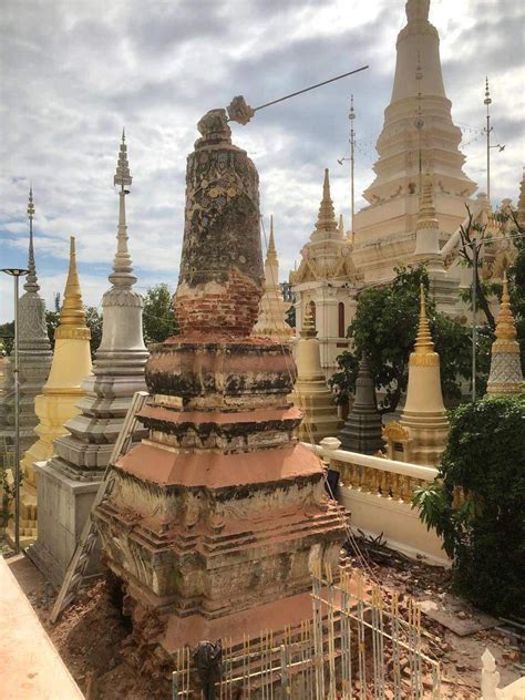 ថ្មីទៀតហើយ ចេតិយបុរាណ មានអាយុកាលជាង១០០ឆ្នាំ ក្នុងវត្តបទុមវតី ត្រូវបានគេវាយស្ទើរបាត់រូបរាងដើម