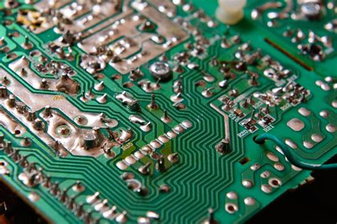 Should You Route Signals In Your Pcb Power Plane Blog Altium Designer
