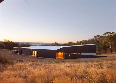 Rural Tasmanian House Has A Terrace Piercing Its Middle