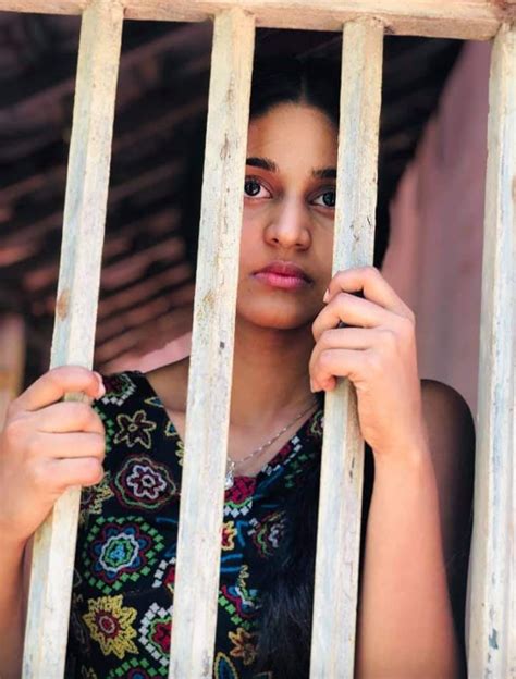 උදේනි ඇත්ත මං දුප්පත් තමයි ඒත් මං මොකටද කාටවත් බය වෙන්නේ මේ ලෝකෙට කෙ ල්ලෙක් වෙලා ඉපදුනු