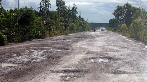 លោក ស៊ុន ចាន់ថុល ទទូចសុំចិនជួយជួសជុលកំណាត់ផ្លូវកំពត វាលរេញដែលកំពុងរងការរិះគន់ សុីសុីថាមស៍