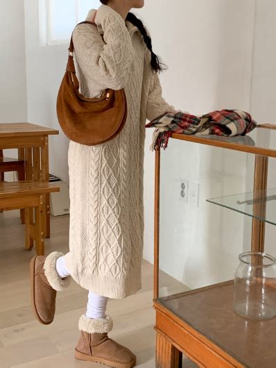 메가플레이스 루즈핏3컬러 반집업 굵은짜임 꽈배기 니트 롱원피스 겨울원피스 도톰니트 반집업원피스 케이블 카라 집업니트원피스 하이넥 롱니트원피스 꽈배기원피스 러블리룩 연말