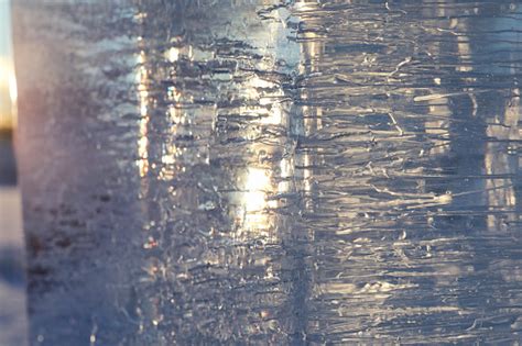 겨울에 얼음의 질감 겨울에 거리에서 얼어 붙은 물 조각 겨울과 야외에서 얼어 붙은 물의 질감과 질감 0명에 대한 스톡 사진 및 기타 이미지 Istock