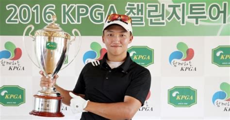 Kpga 김홍택 프로 데뷔 첫 우승 체중관리와 근육량 증가로 비거리 늘려