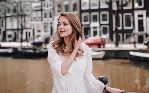 Leedus Kõlab Alisson Kruusmaa Tšellokontserdi Maailma Esiettekanne Muusika Err