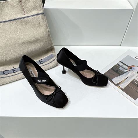 Туфли Miu Miu купить с доставкой по выгодным ценам в интернет магазине Ozon 1310046675