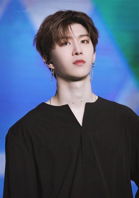 Fan Chengcheng Sobs At Fan Meet Amid Fan Bingbings Tax Scandal