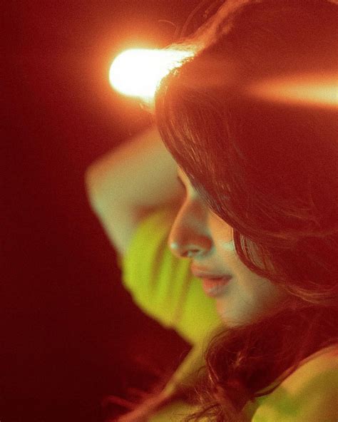 Photos ஊரு அழகிஉலக அழகிதொடை அழகை காட்டி ரசிகர்களை திக்குமுக்காட வைத்த ஐஸ்வர்யா மேனன்