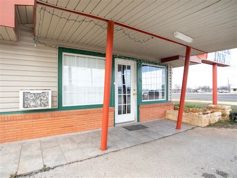 Rodeway Inn Jacksboro Hotel Reviews Rooms And Prices