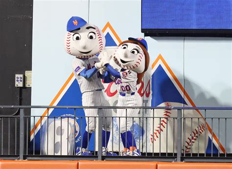 Francisco Lindor Theres Something Fans Dont Know About Mrs Met