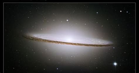 우주 속 ‘멕시코 모자 솜브레로 은하의 변신 천문학자와 함께하는 우주 여행